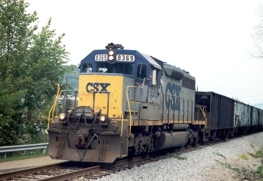 CSX 8369 eastbound at Elizabeth Pa on Mon Subdivision
